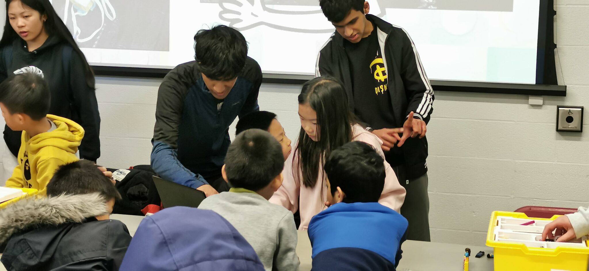 YRES’ LEGO Robotics Program at Aaniin Community Centre - York Region ...